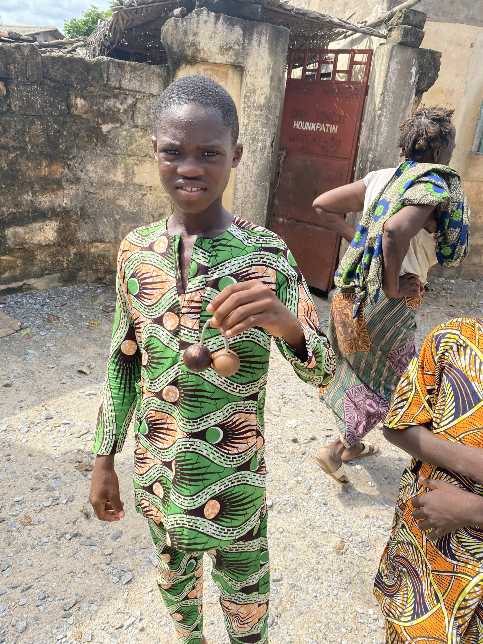 ベナンの伝統衣装Bombaをオーダーメイド／ Order “Bomba”, the traditional Benin outfits ...