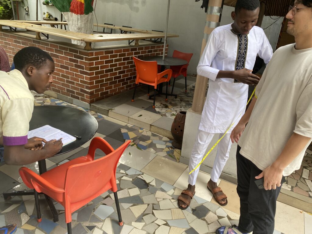 ベナンの伝統衣装Bombaをオーダーメイド／ Order “Bomba”, the traditional Benin outfits ...